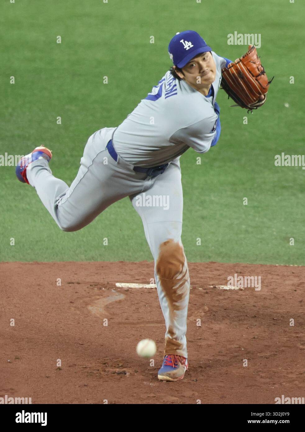 Los Angeles Dodgers starting pitcher Shohei Ohtani (17) throws in the ...