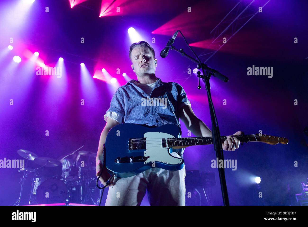 London, UK. 01 Nov 2025. Lead singer/guitarist Robert Robertson of ...