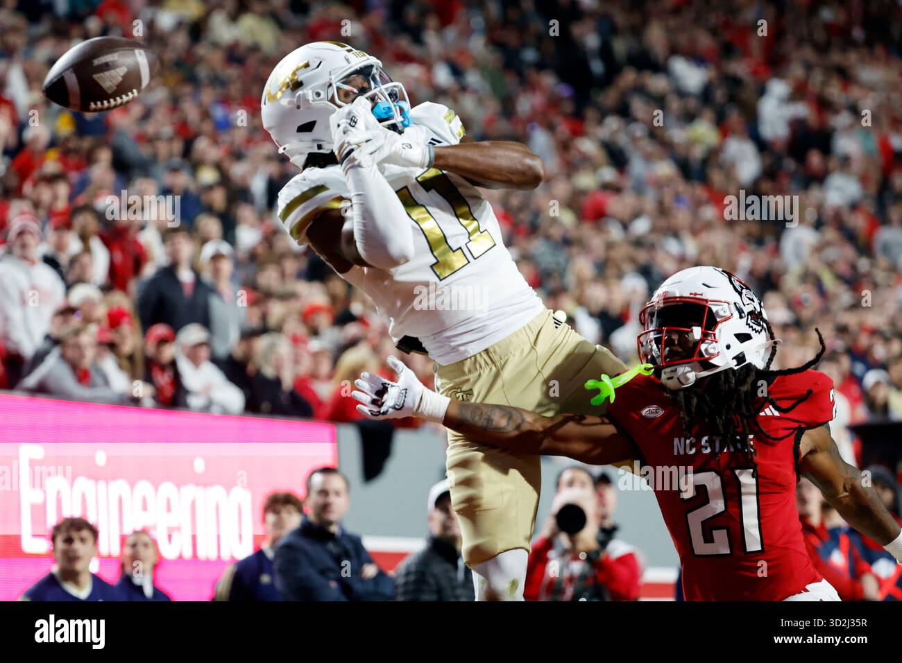 Georgia Tech wide receiver Dean Patterson (11) misses a catch with ...