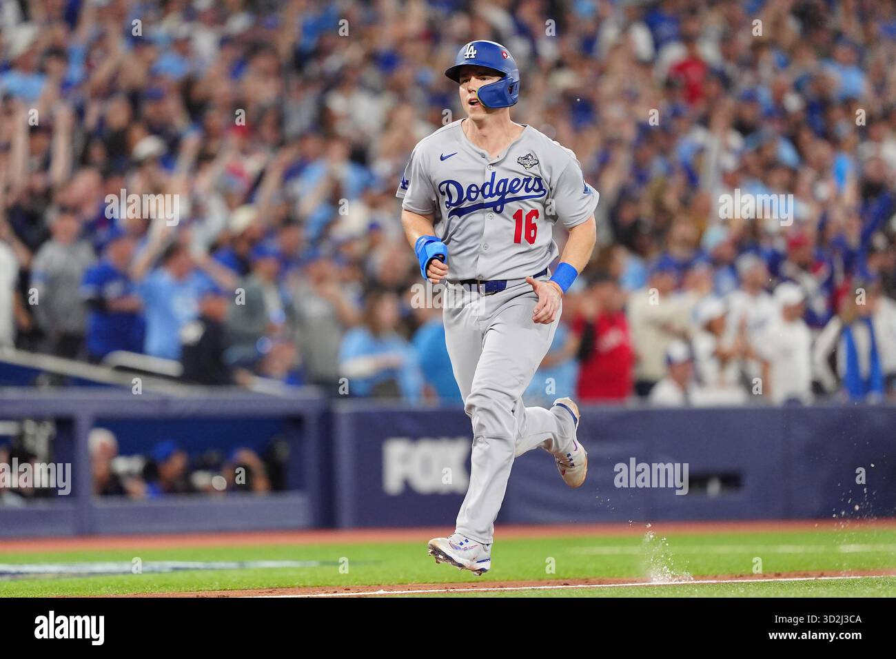 Los Angeles Dodgers' Will Smith scores on a sacrifice fly against the ...
