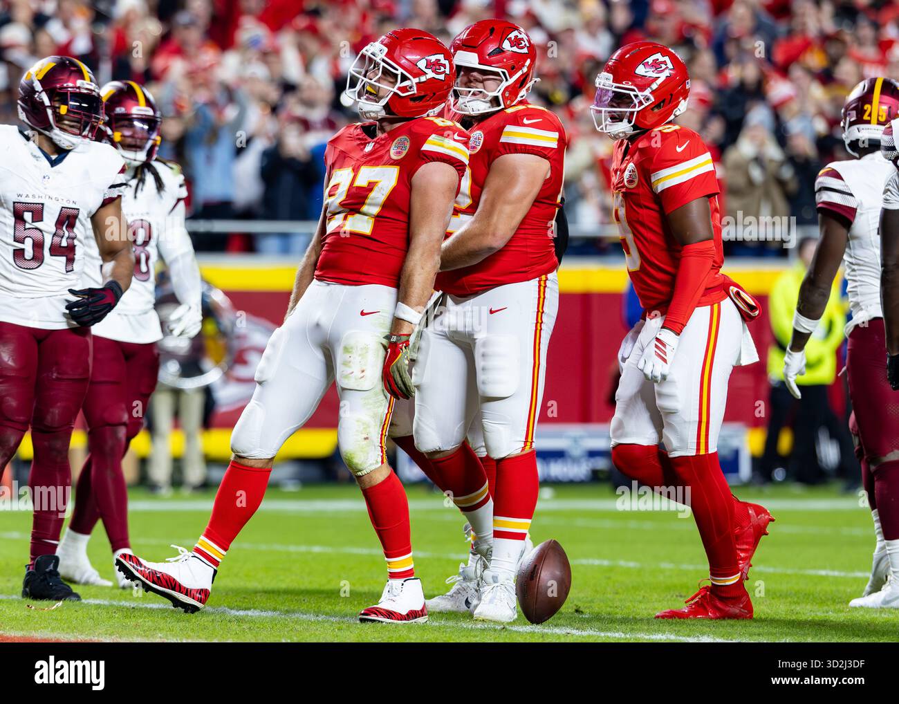 Kansas City, MO. USA; Kansas City Chiefs tight end Travis Kelce (87 ...