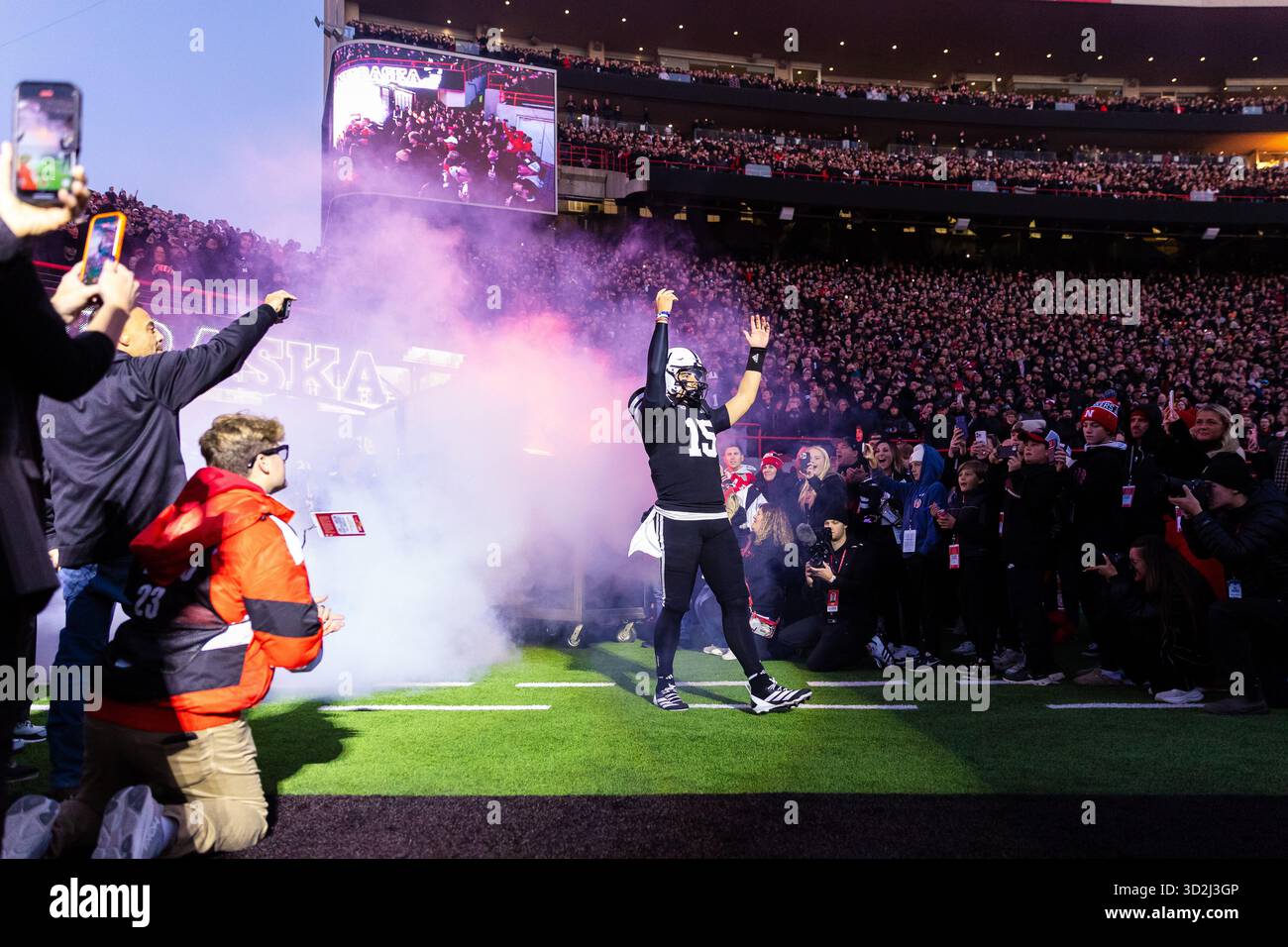 Nebraska quarterback Dylan Raiola (15) motions to the crowd before an ...