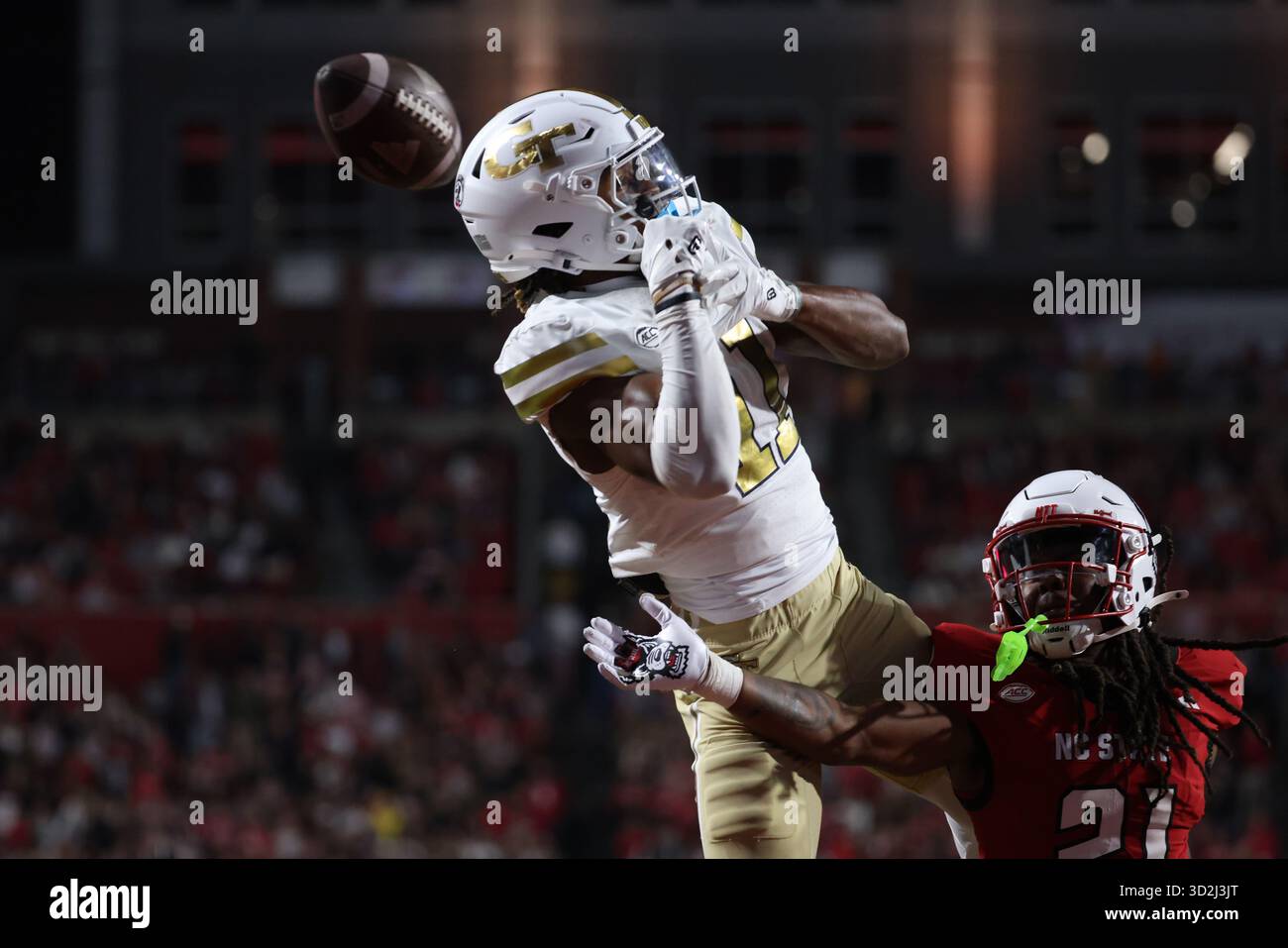RALEIGH, NC - NOVEMBER 01: Dean Patterson #11 of the Georgia Tech ...