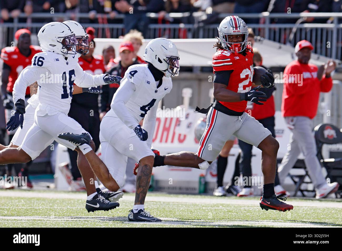Ohio State running back Bo Jackson plays against Penn State during an ...
