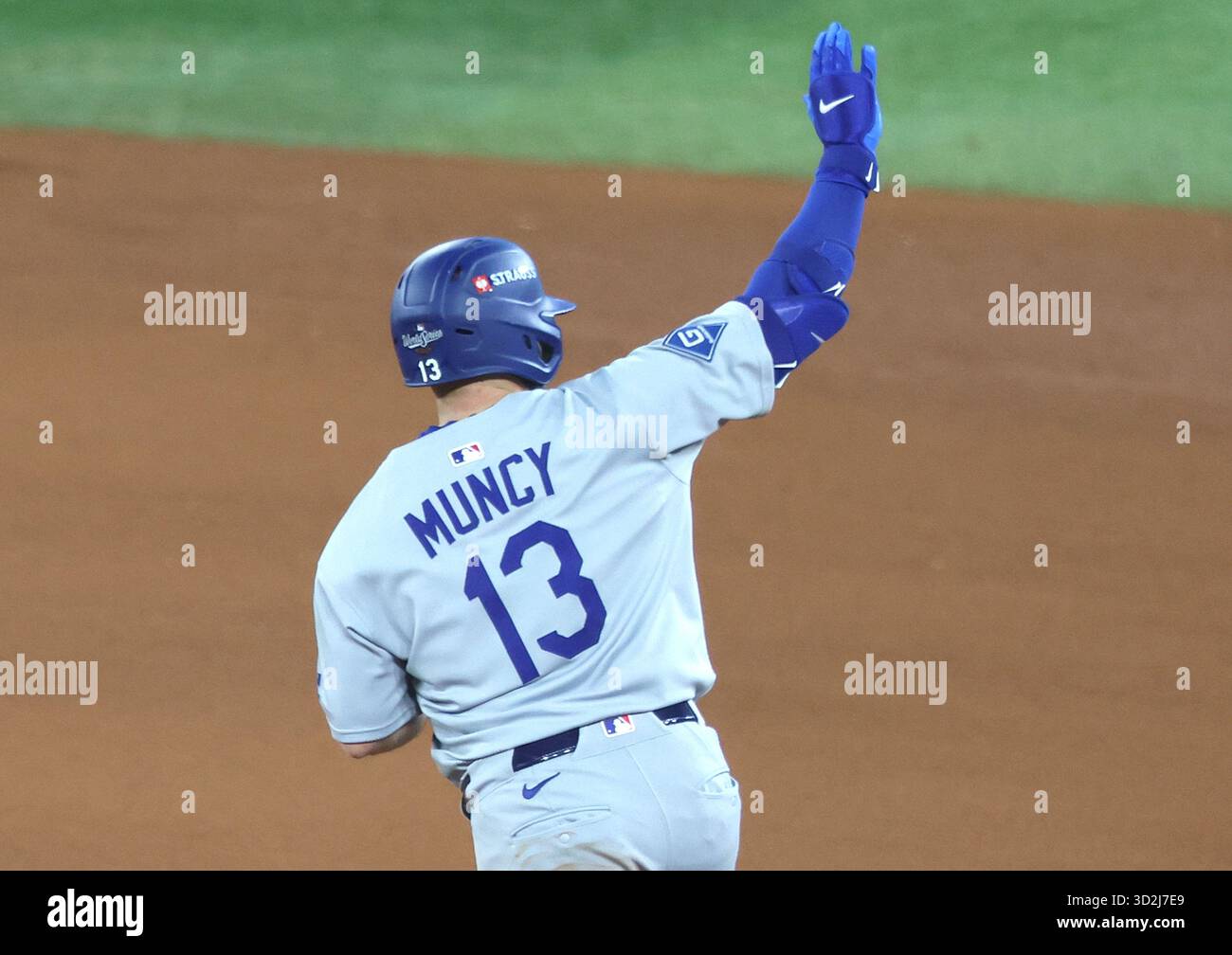 Los Angeles Dodgers Max Muncy (13) runs the bases after hitting a solo ...