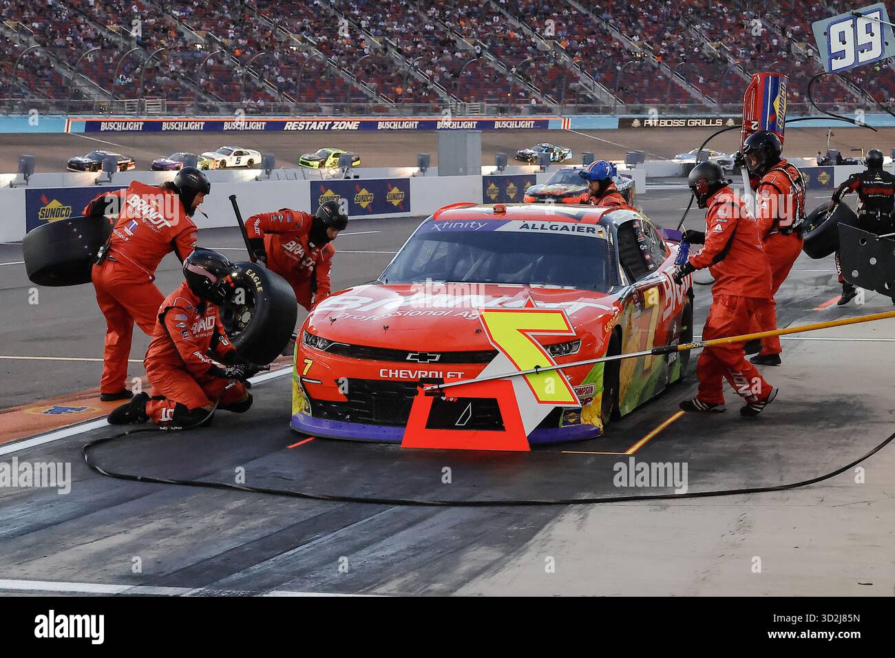 AVONDALE, AZ - NOVEMBER 01: The pit crew of Justin Allgaier (#7 JR ...