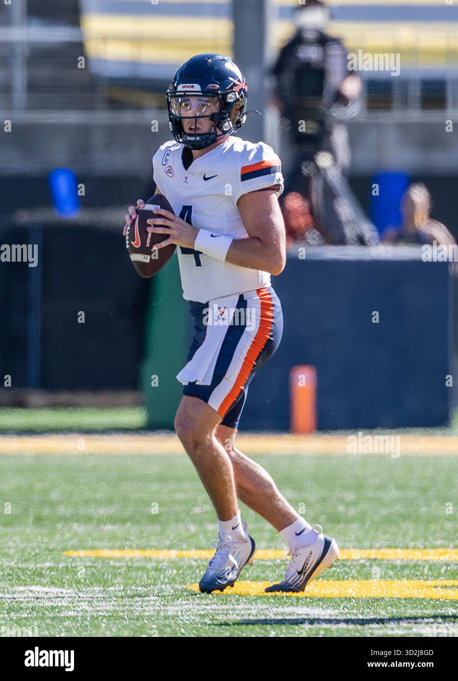 November 01 2025 Berkeley CA, U.S.A. Virginia Cavaliers quarterback ...