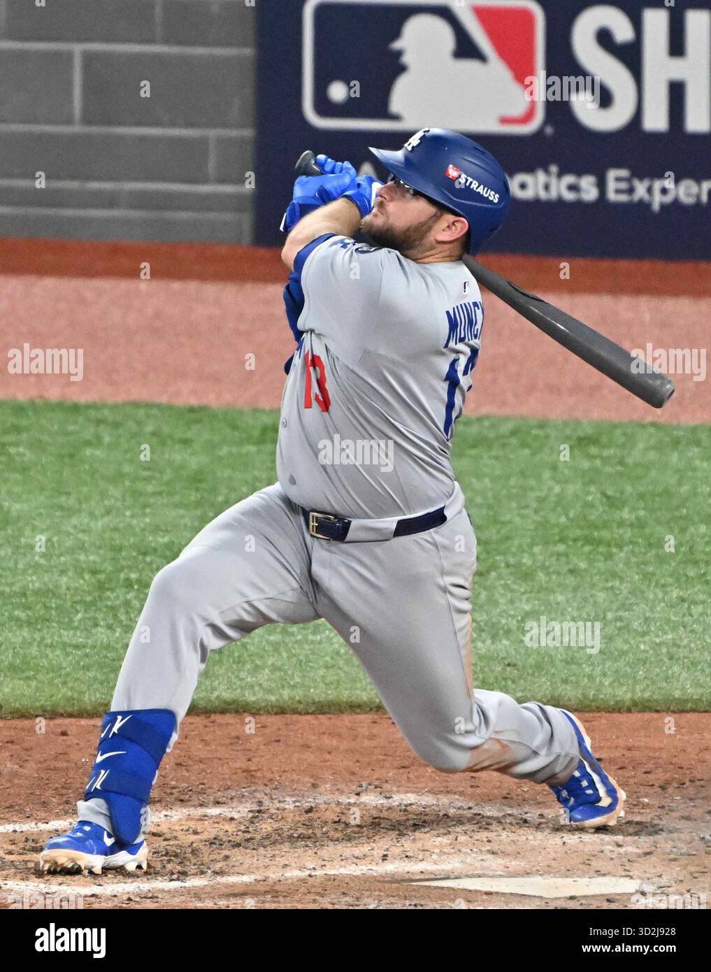 Los Angeles Dodgers Max Muncy hits a solo home run in the eighth inning ...