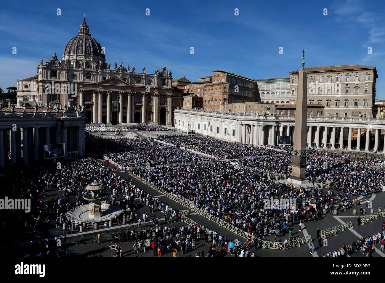 General view of St. Peter's Square filled with worshippers. Pope Leo ...