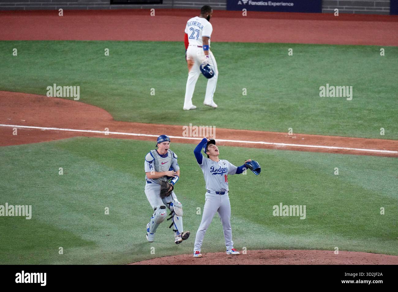 Los Angeles Dodgers catcher Will Smith, left, celebrates with Yoshinobu ...