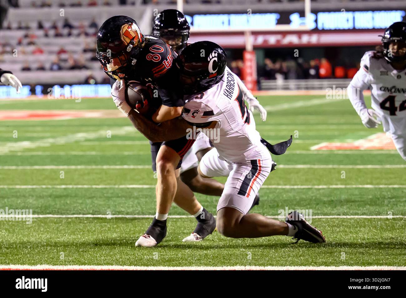 Utah wide receiver Creed Whittemore (80) runs the football after a ...