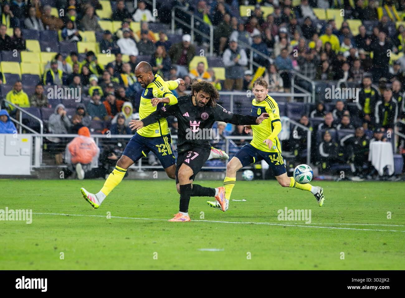 Nashville SC forward Teal Bunbury (12), Inter Miami CF defender ...
