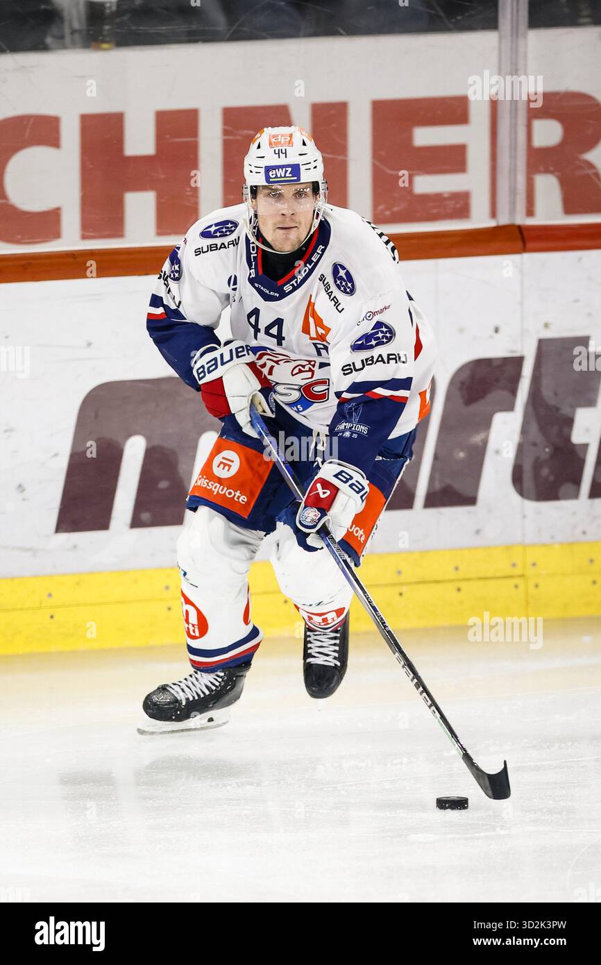 01/11/2025, Bern, PostFinance Arena, NL: SC Bern - ZSC Lions, #44 Mikko ...