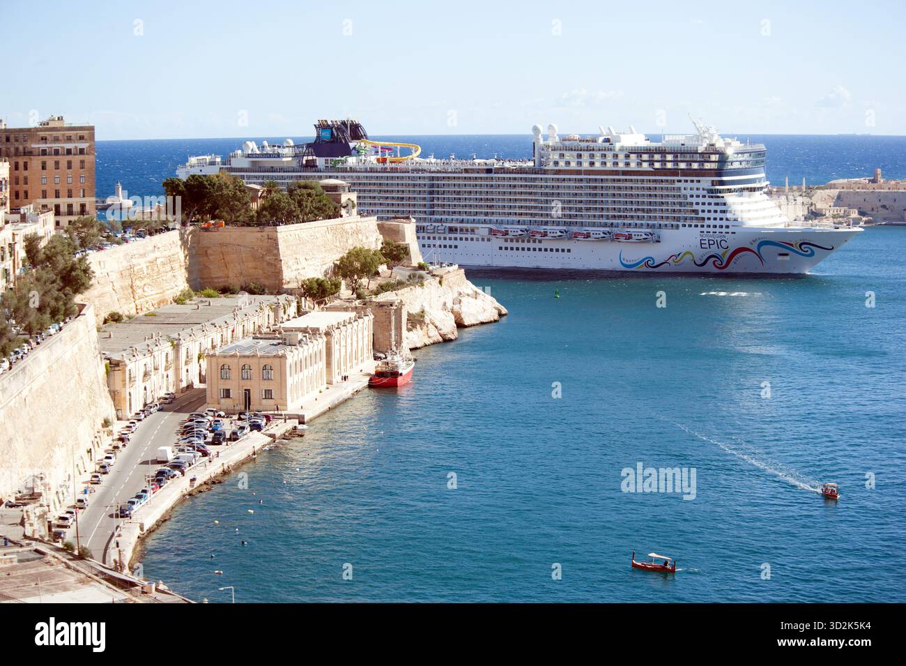 Cruise ship entering the Grand Harbour, Valletta, Malta Stock Photo - Alamy