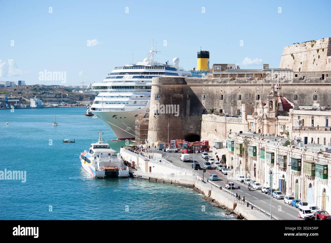 Cruise ship in the Grand Harbour, Valletta, Malta Stock Photo - Alamy