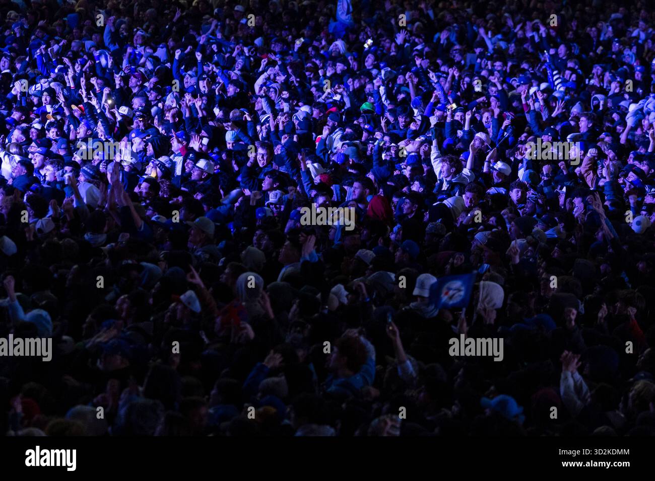 Baseball fans watch World Series Game 7 between the Toronto Blue Jays ...