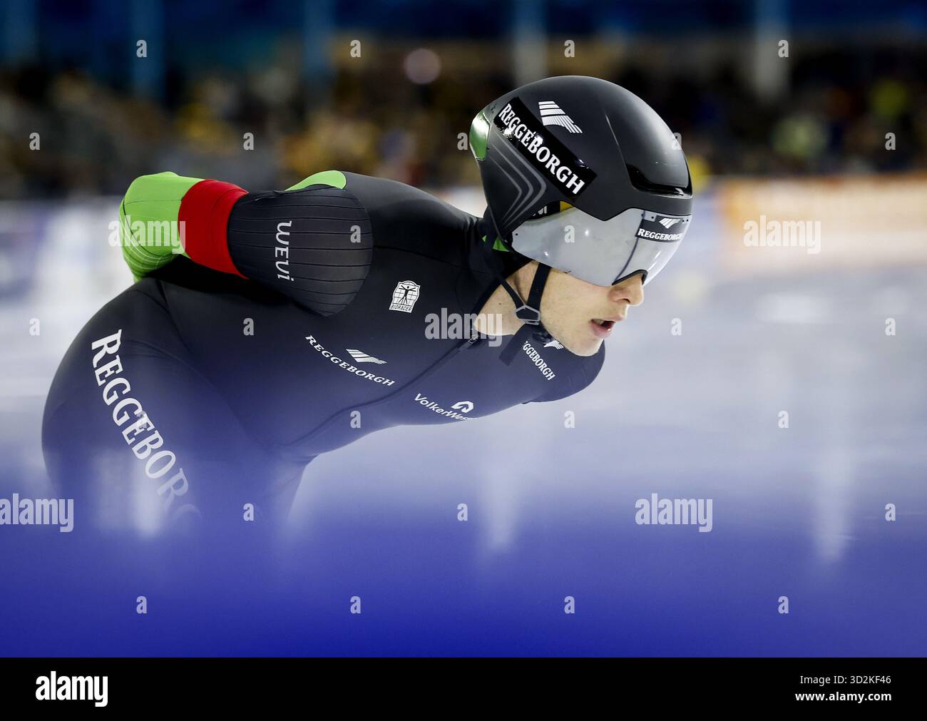 HEERENVEEN - Marcel Bosker in action in the men's 10,000 meters during ...
