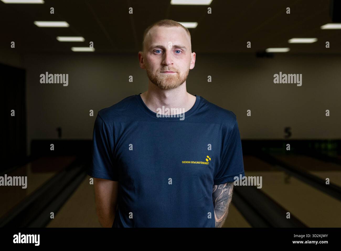 251102 Jesper Svensson, Team Pergamon BC, poserar för ett porträtt ...