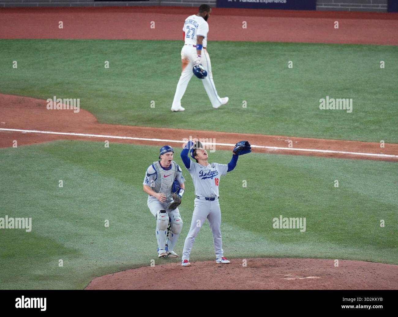 Los Angeles Dodgers' Will Smith (16) celebrates with teammate Yoshinobu ...