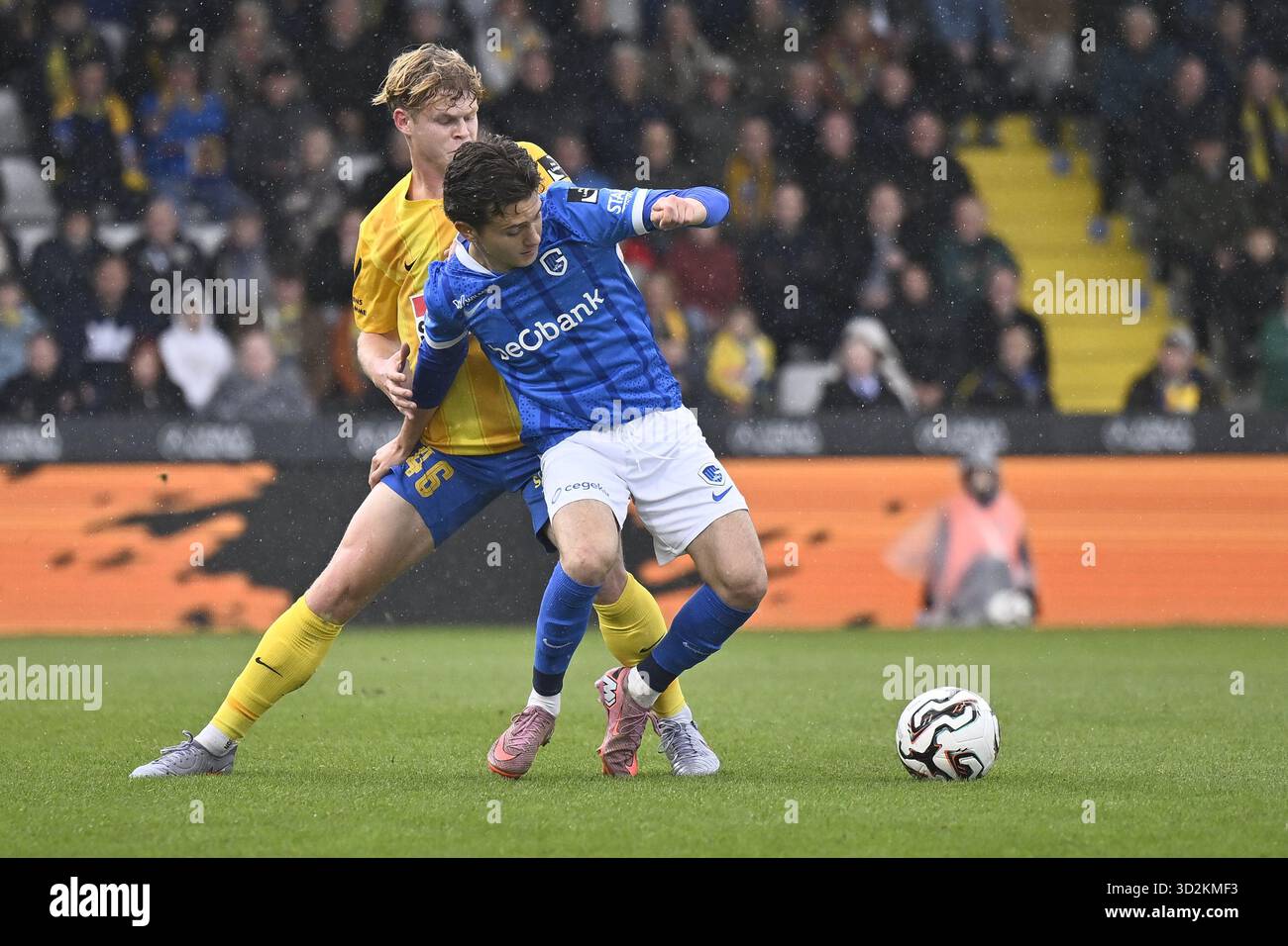 Westerlo, Belgium. 02nd Nov, 2025. Westerlo's Arthur Piedfort and Genk ...