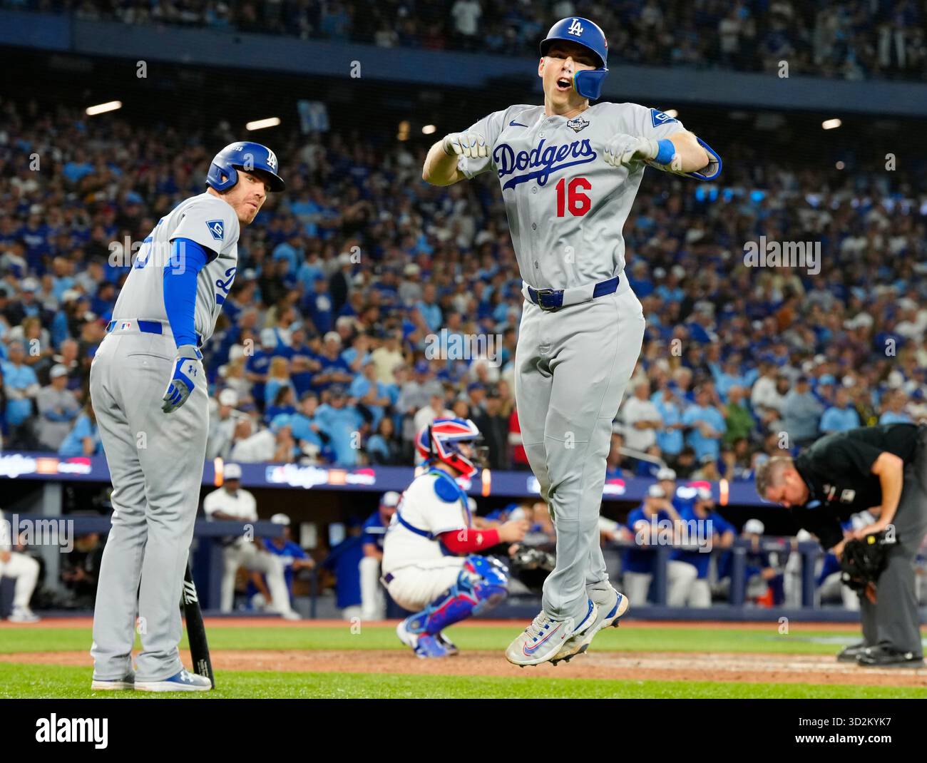 Los Angeles Dodgers' Will Smith (16) celebrates with Freddie Freeman (5 ...