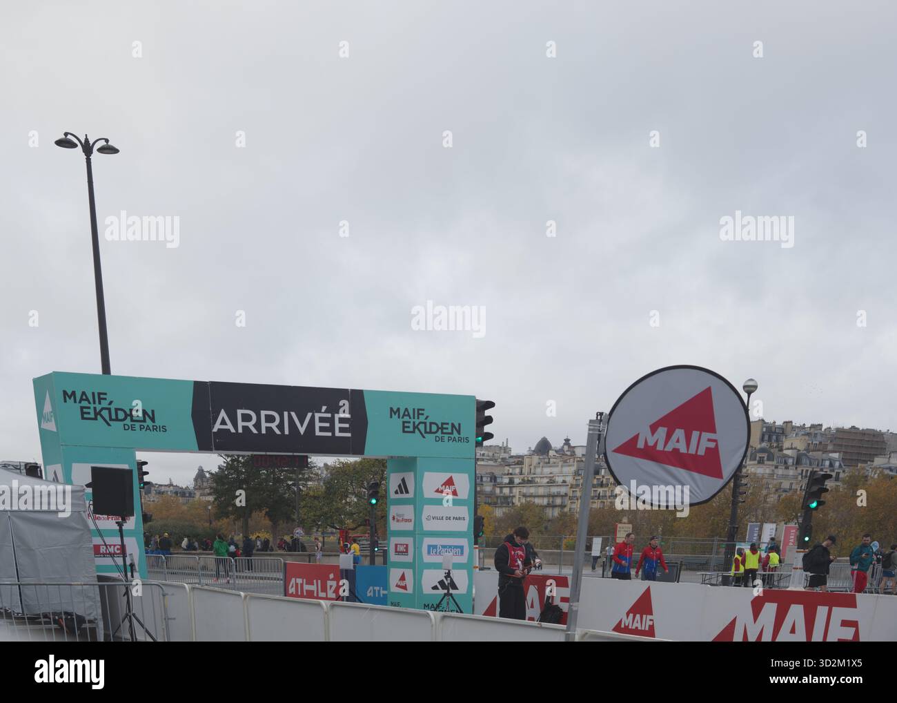 PARIS ON RELAY: THE EKIDEN UNDER THE WATCHFUL EYE OF THE IRON LADY ...