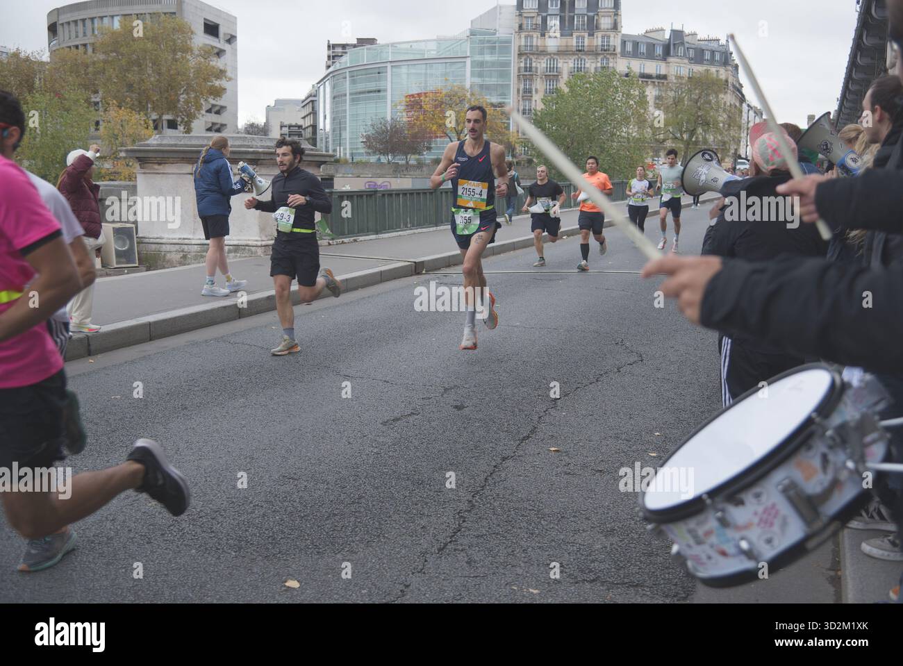 PARIS ON RELAY: THE EKIDEN UNDER THE WATCHFUL EYE OF THE IRON LADY ...