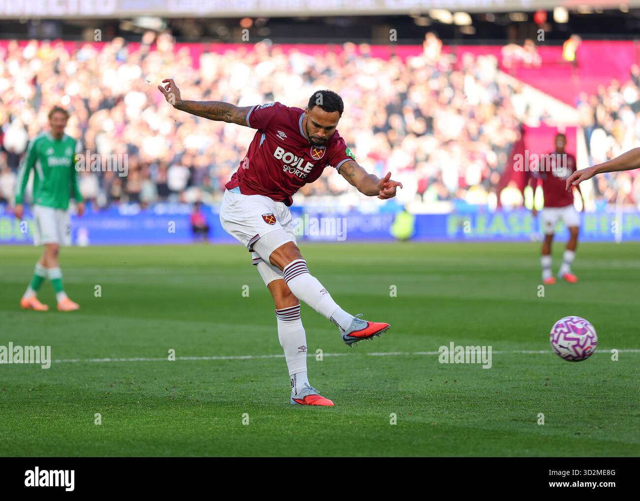 2nd November 2025; London Stadium, London, England; Premier League ...