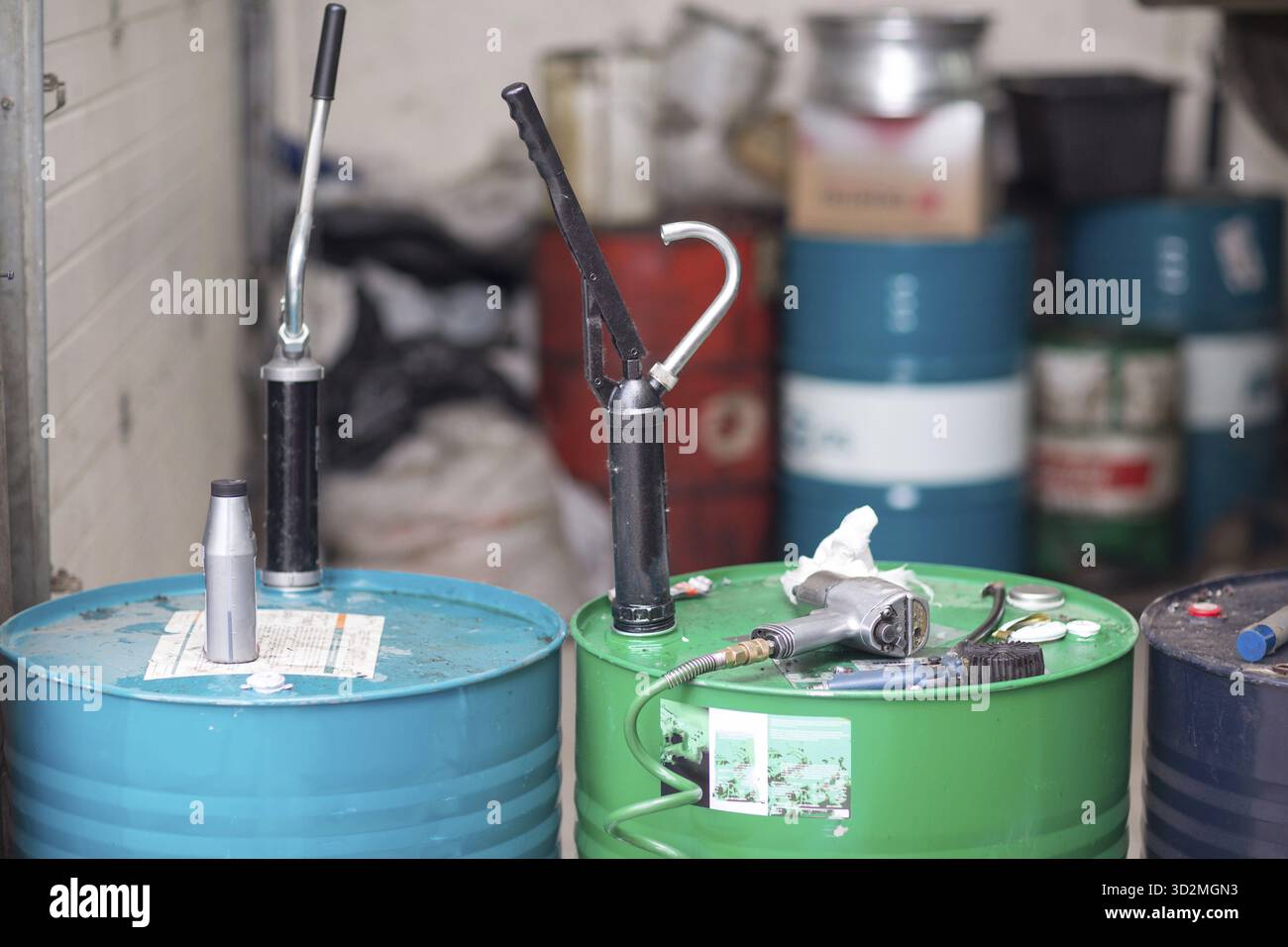 Motor oil gas station hi-res stock photography and images - Alamy