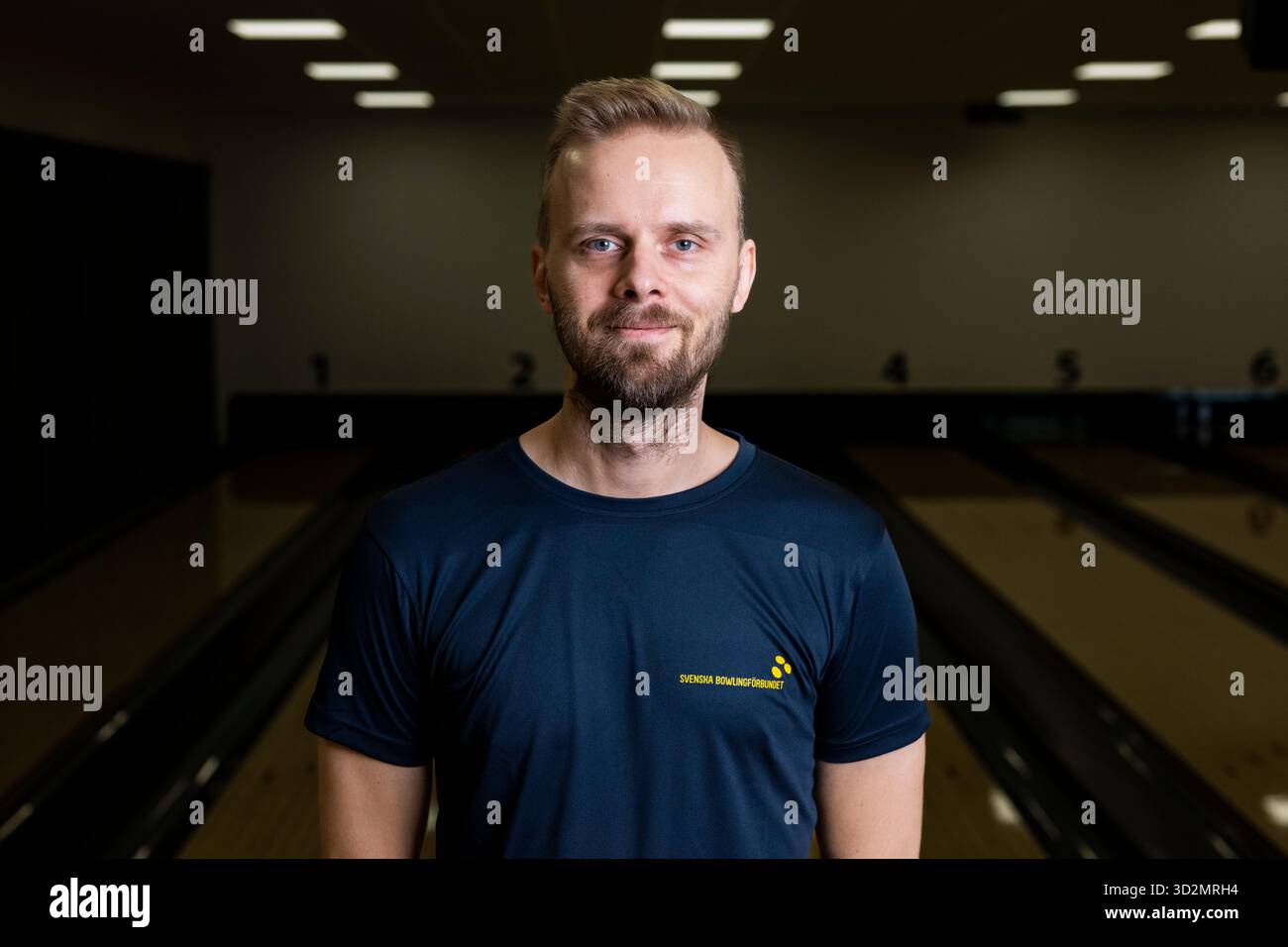 251102 James Blomgren, Team Alingsås BC, poserar för ett porträtt under ...