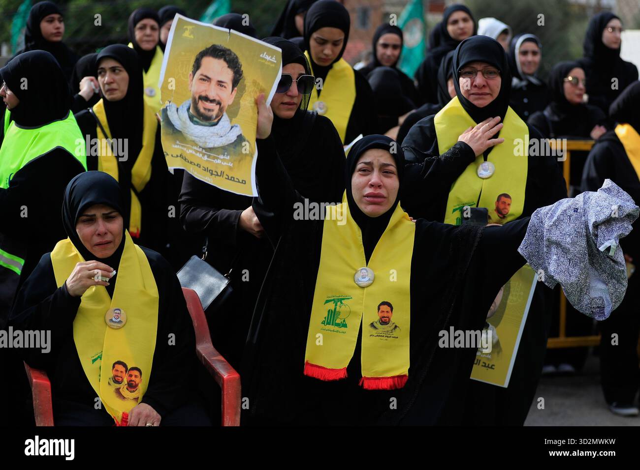Mourners grieve during the funeral procession of five Hezbollah ...