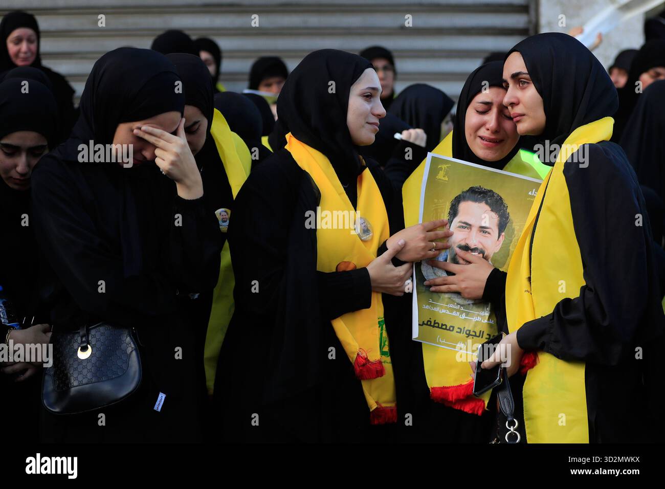 Mourners grieve during the funeral procession of five Hezbollah ...