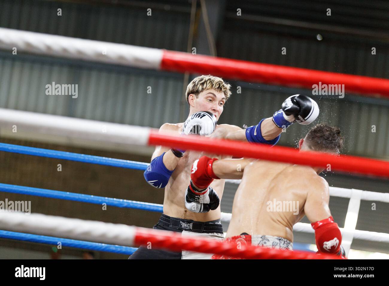 Clay Shaw and Jack Slater fight at the at the Elite Fight Series ...
