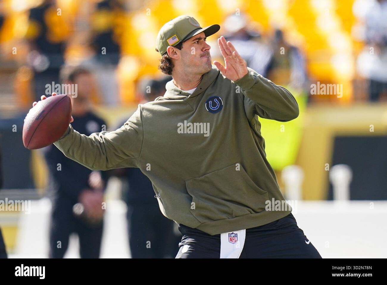 Indianapolis Colts quarterback Daniel Jones (17) warms up before before ...