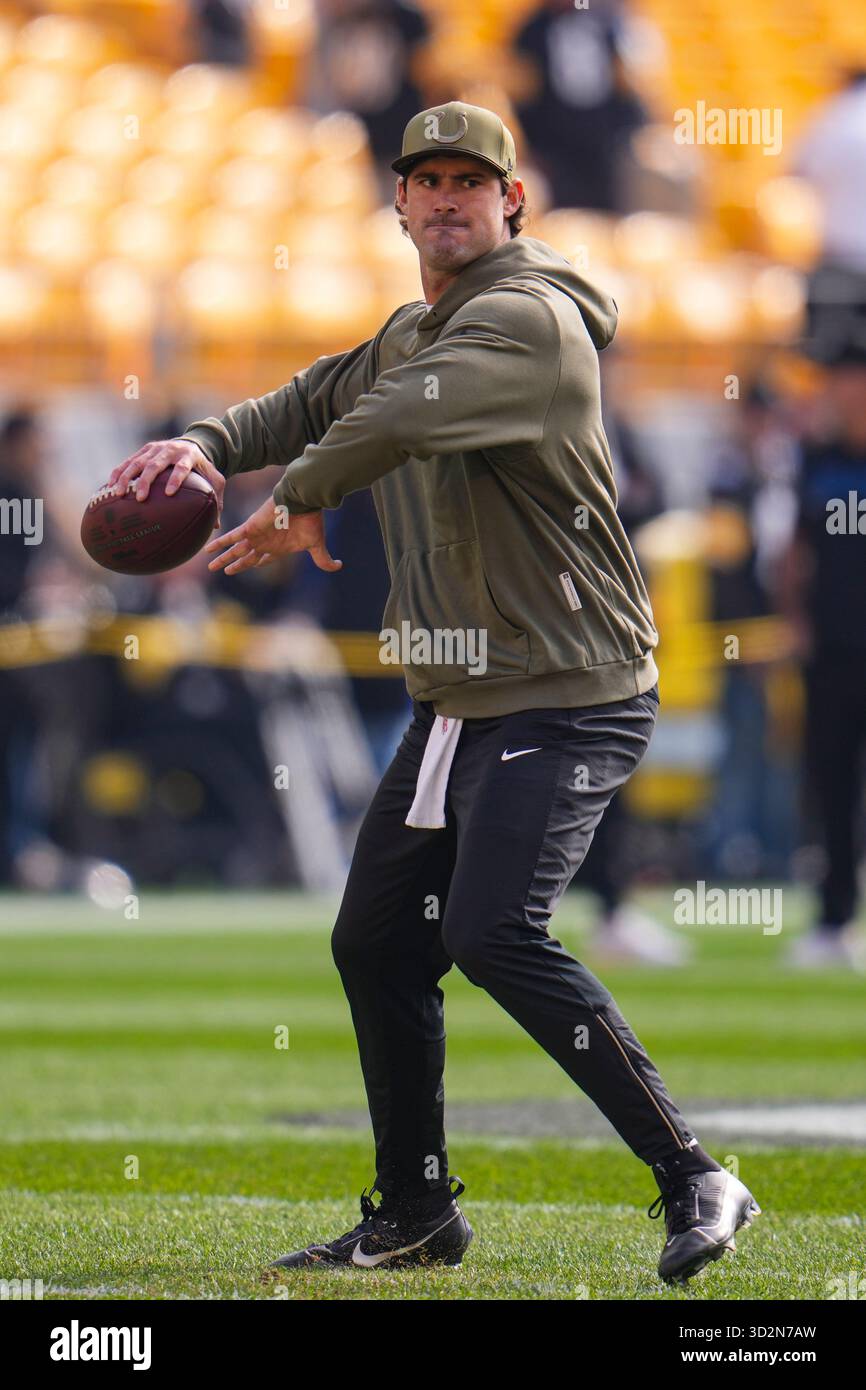 Indianapolis Colts quarterback Daniel Jones (17) warms up before an NFL ...