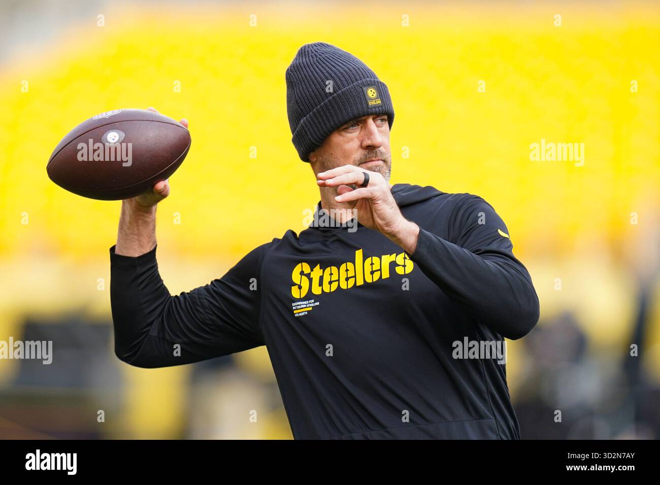 Pittsburgh Steelers quarterback Aaron Rodgers (8) warms up before an ...