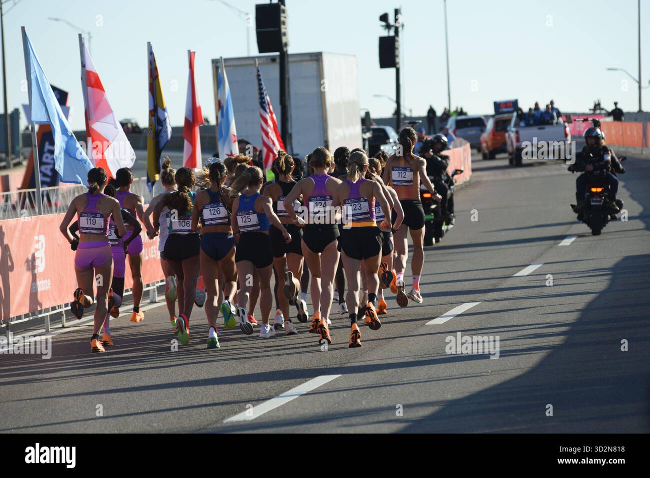 The Professional Women's Open Division ascend the Verrazano Bridge ...