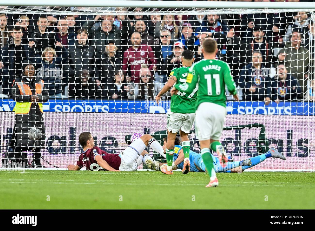 Tomas Soucek (28 West Ham) score third goal during the Premier League ...