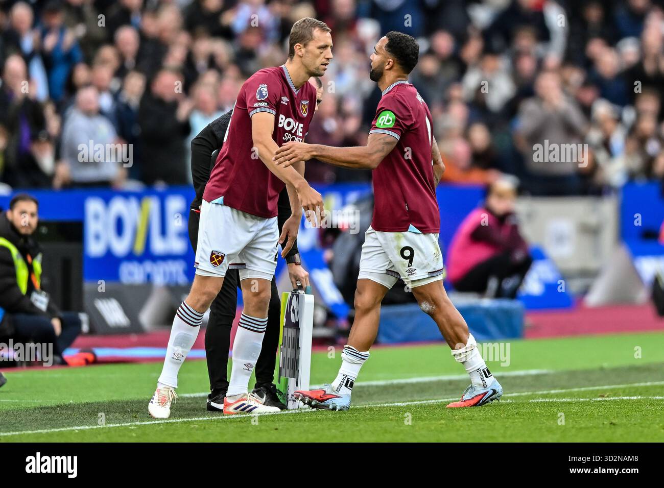 Tomas Soucek (28 West Ham) comes on for Callum Wilson (9 West Ham ...