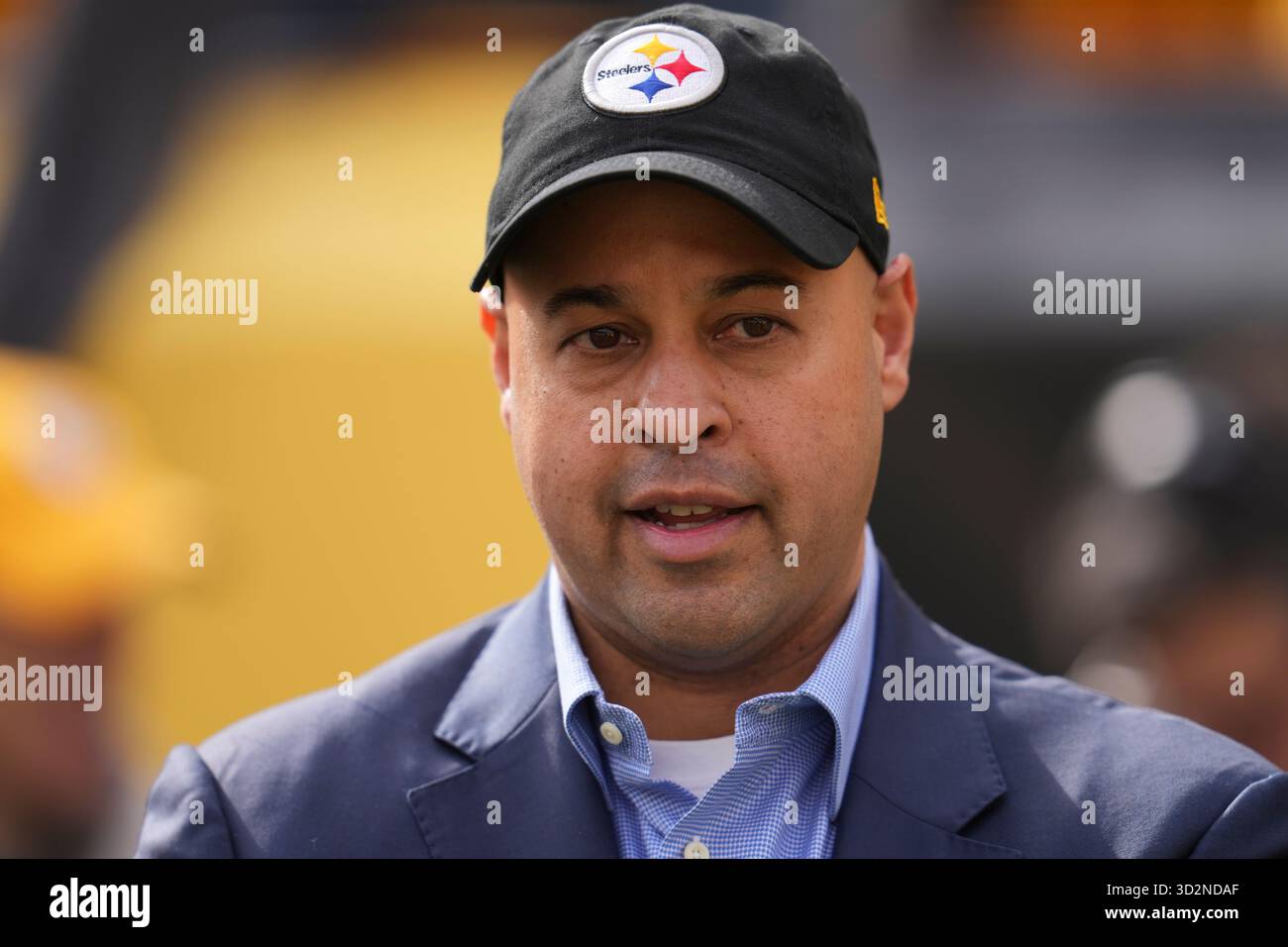 Pittsburgh Steelers general manager Omar Kahn on the sidelines before ...