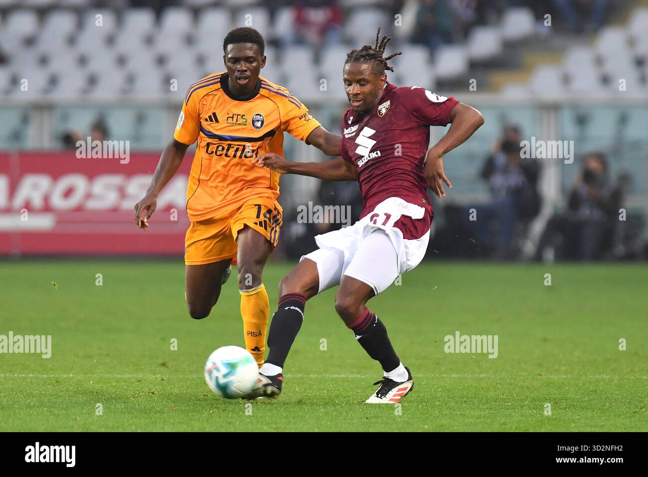 Duvan Esteban Zapata Banguero (Torino) con Ebenezer Akinsanmiro (Pisa) during Torino FC vs Pisa ...