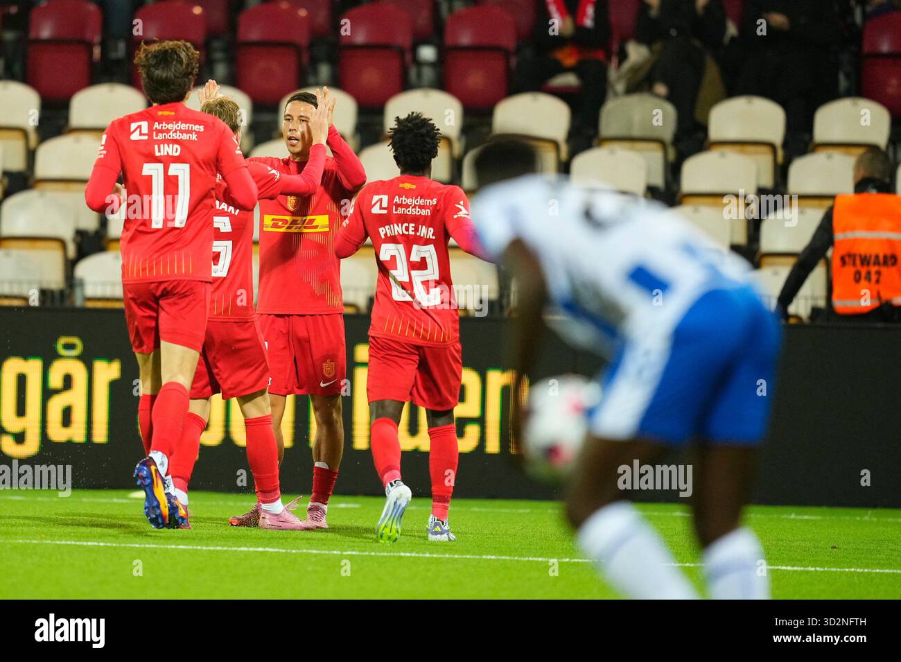 Superligakampen mellem FC Nordsjaelland og OB paa Right To Dream, Park ...