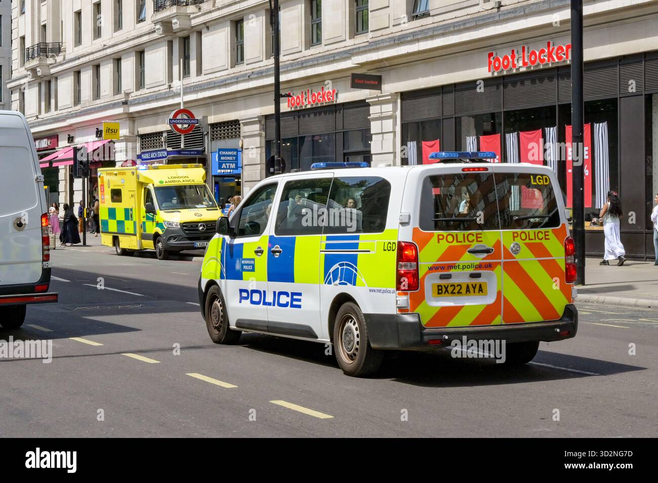 Metropolitan police london logo hi-res stock photography and images - Alamy