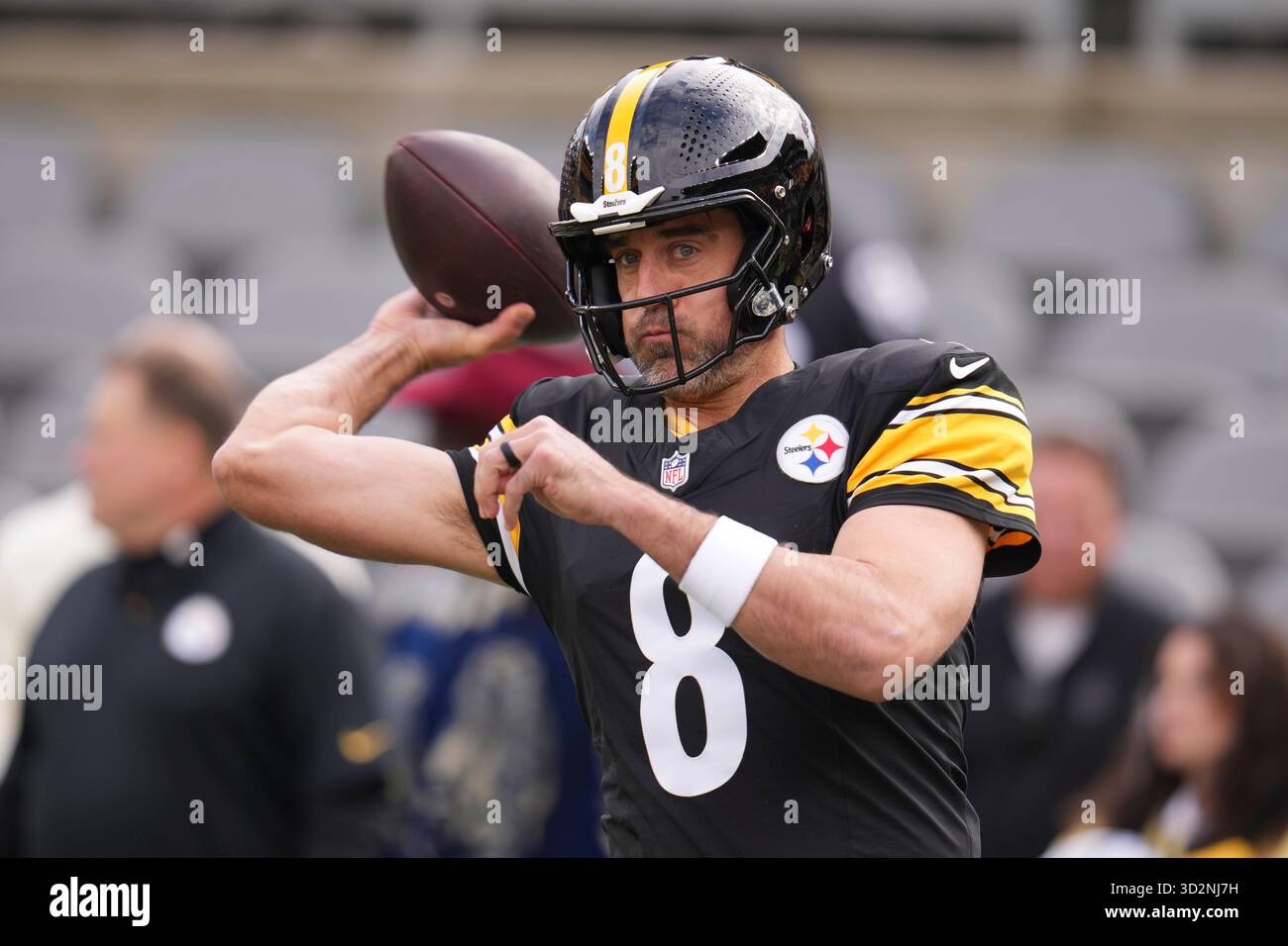 Pittsburgh Steelers quarterback Aaron Rodgers (8) throws before an NFL ...