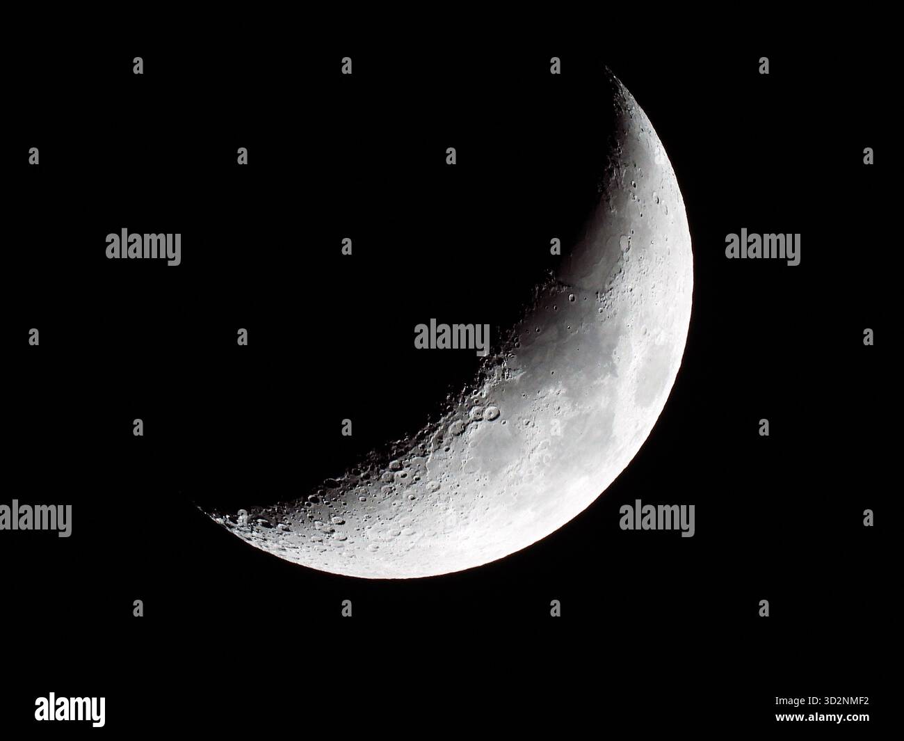 Minimalist night sky crescent hi-res stock photography and images - Alamy