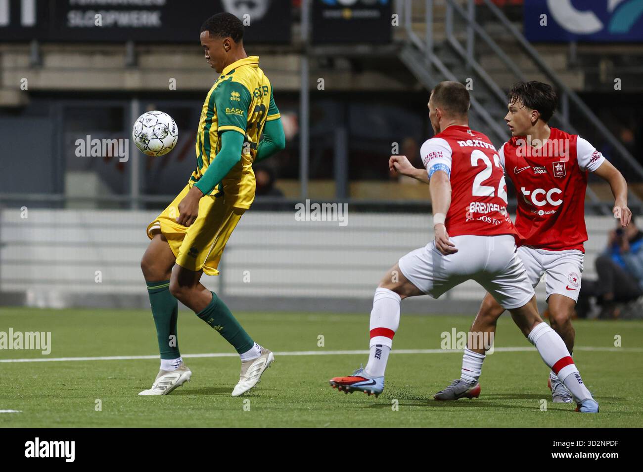 MAASTRICHT , 02-11-2025 , De Geusselt , season 2025 / 2026 , Dutch ...