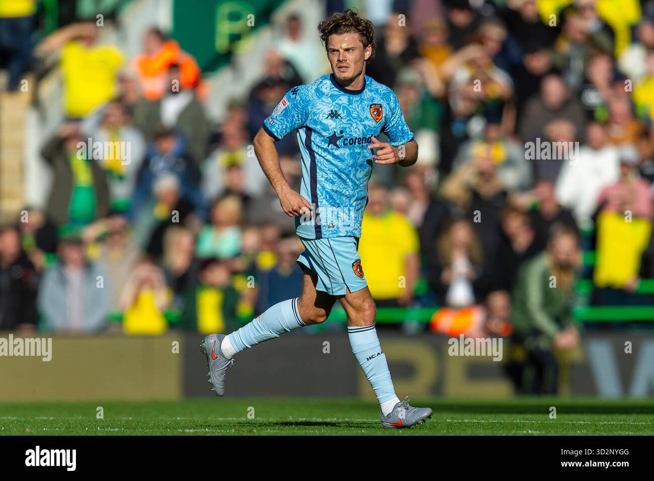 Regan Slater of Hull Cityduring the Sky Bet Championship match between ...