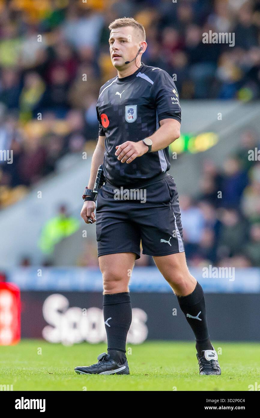 Referee Josh Smith during the Sky Bet Championship match between ...