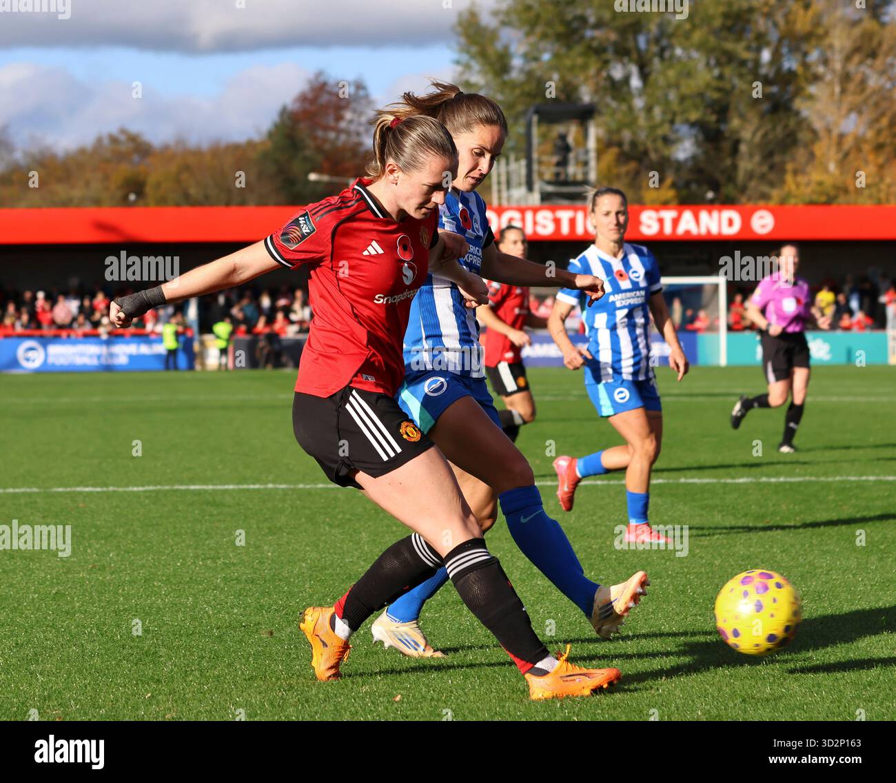 Elisabeth Terland (10 Manchester) getting past Marisa Olislagers ...