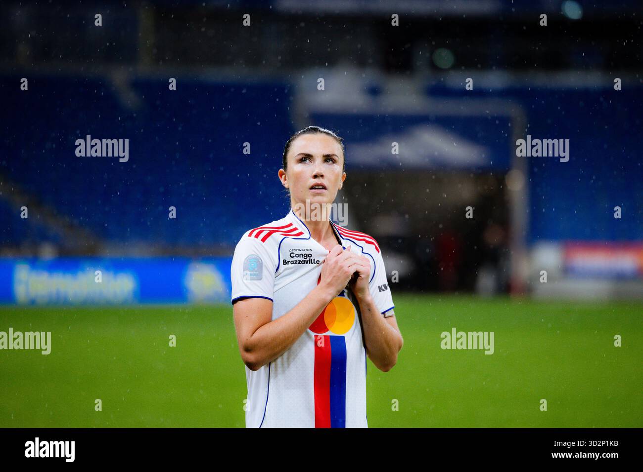 Ingrid Engen (15 Olympique Lyonnais) celebrates with the fans during ...